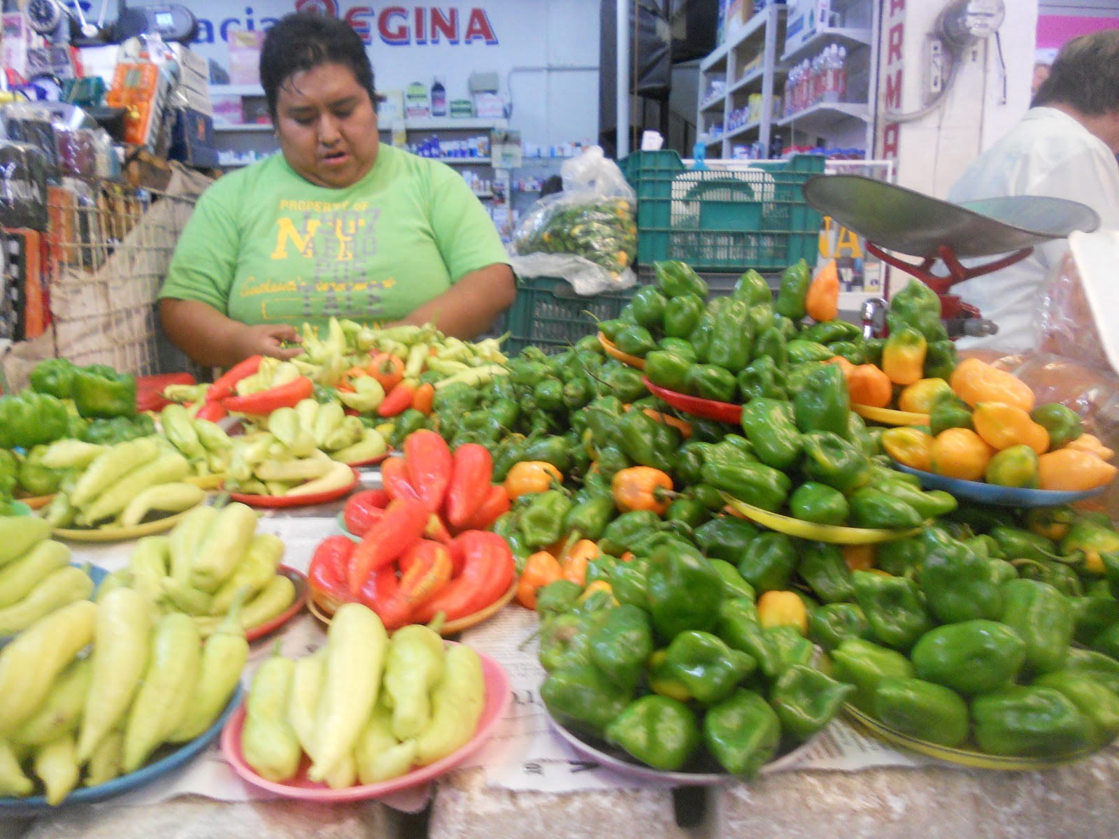 vicarious travelling: Merida Day 10 - downtown crowds