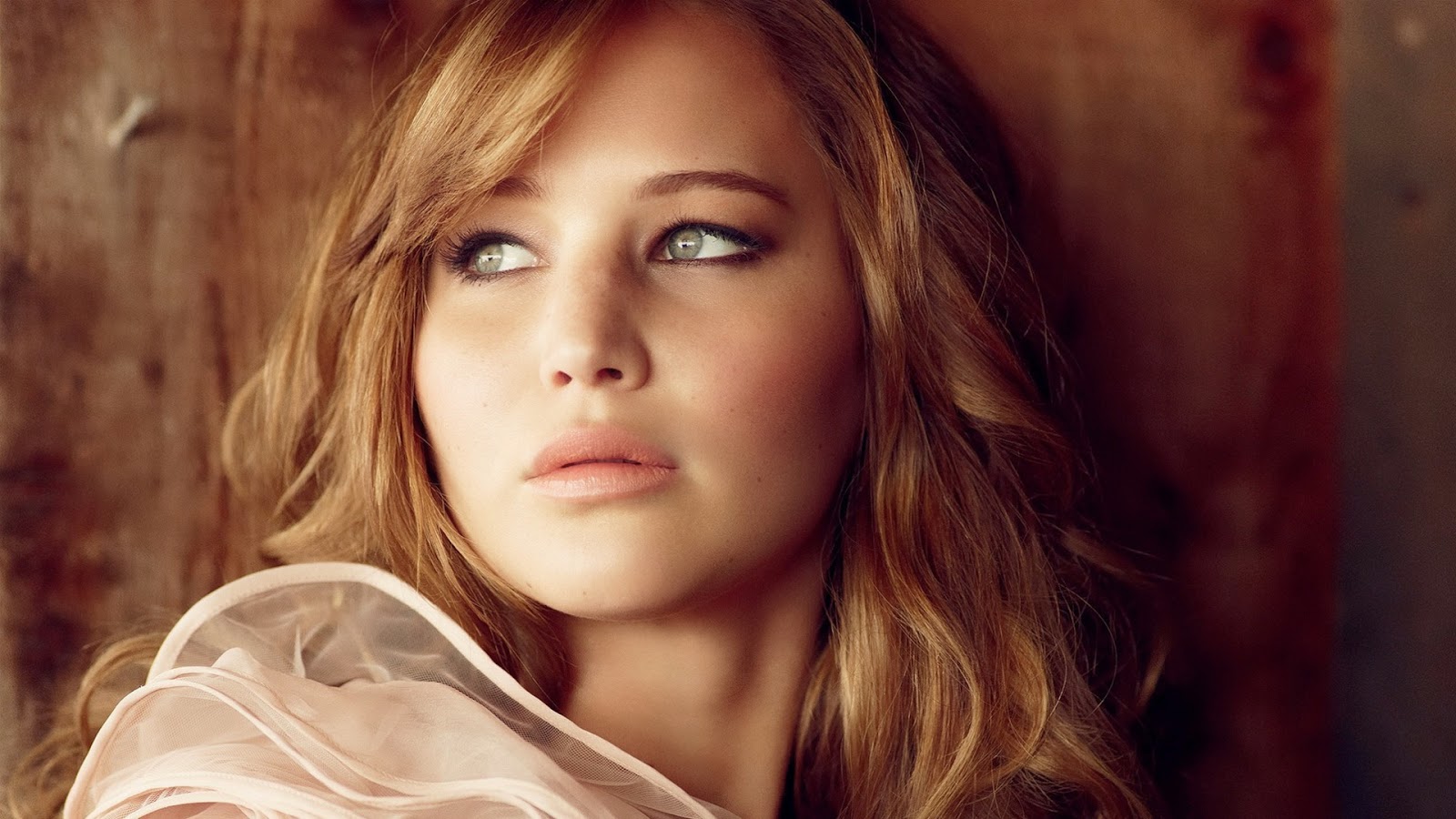 Hollywood Actress jennifer lawrence - More Walls