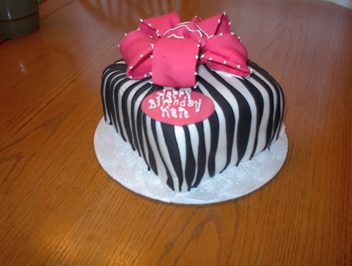 The cake lady: Fun and funky cakes!