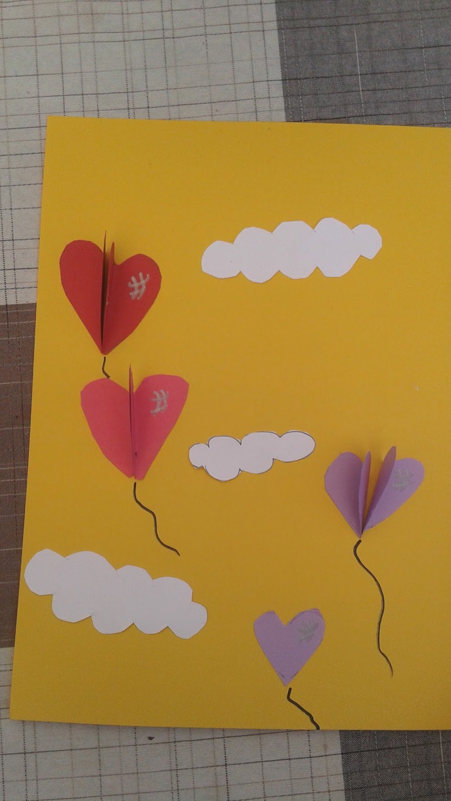 Se me va el baifo: Dibujos en 3D con cartulinas