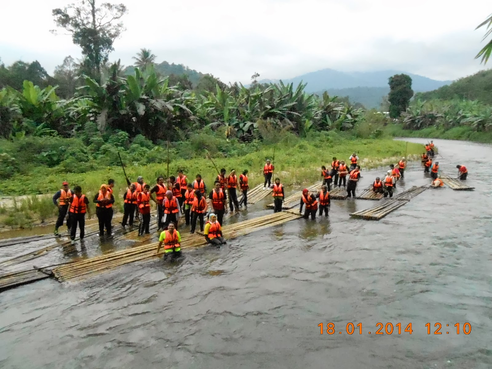 KELA ADVENTURE CAMP: Berakit Buluh