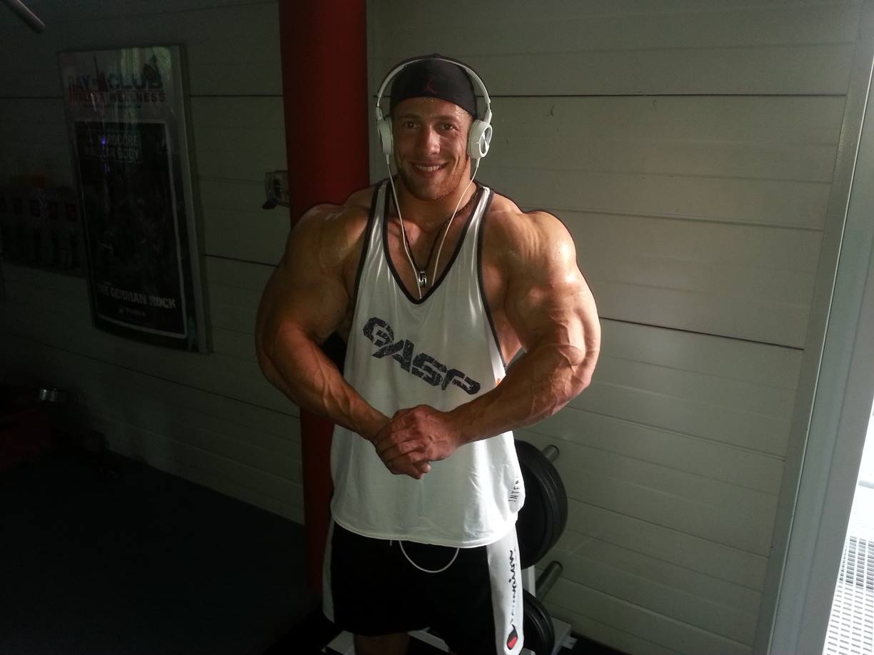 Muscle Lover: German bodybuilder Tim Budesheim
