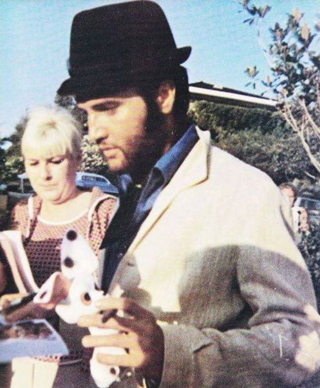 Rare Color Photographs of a Bearded Elvis Presley During Shooting for ...
