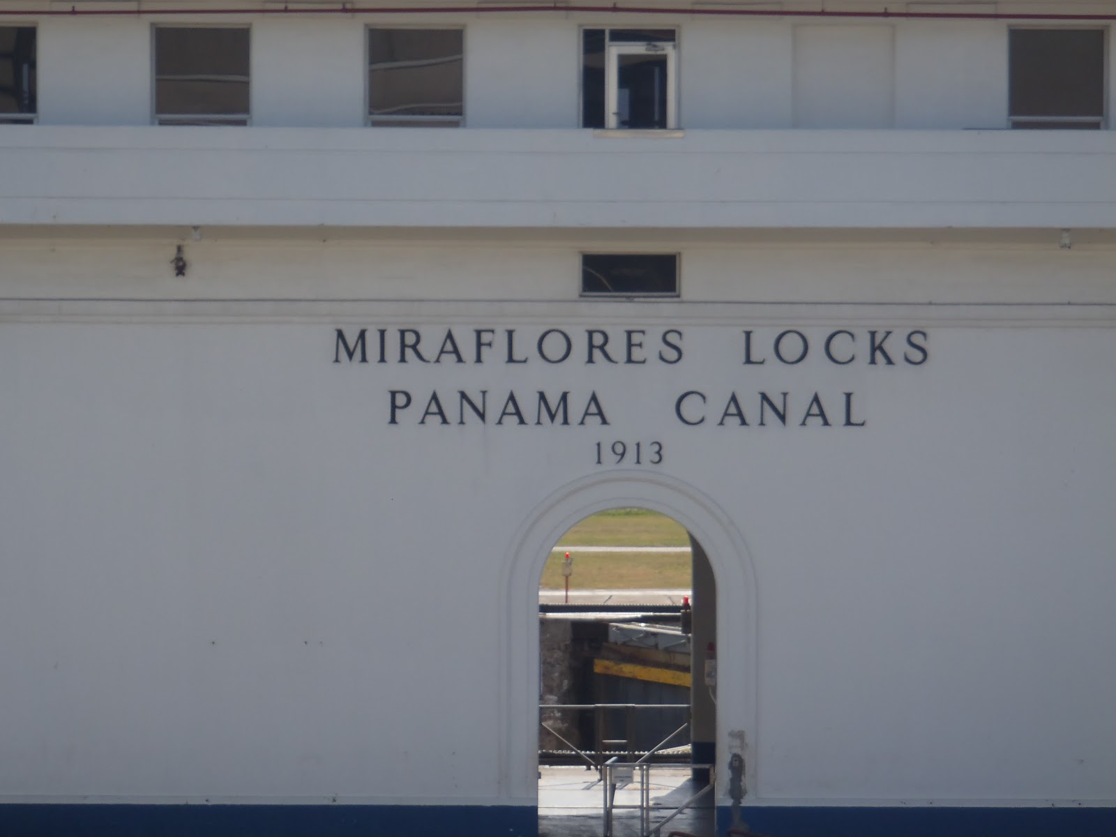 COOKING AND BRAAAAPING AROUND THE WORLD: PANAMA CANAL LOCKS!!!