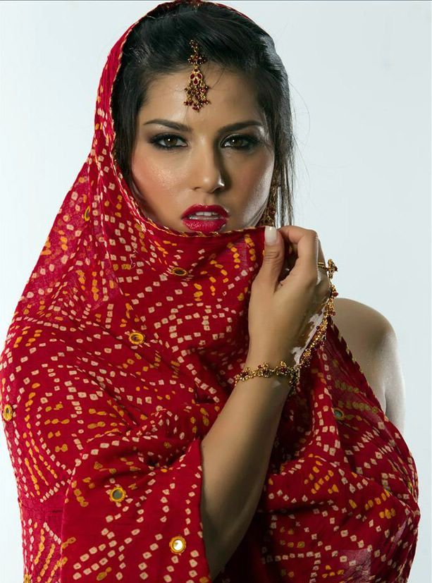 Sunny Leone In Hindi Traditional Dresses Fashion In New Look