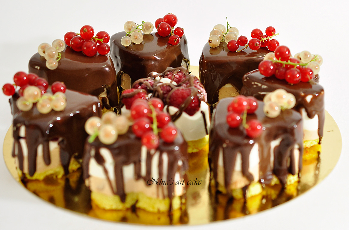 Nina's Art Cake: Tort de ciocolata pentru Maria