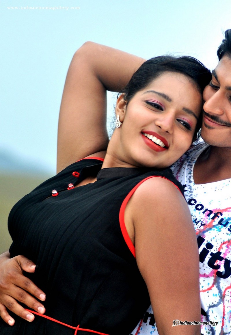 Malavika Menon Hot Stills From Vandanam