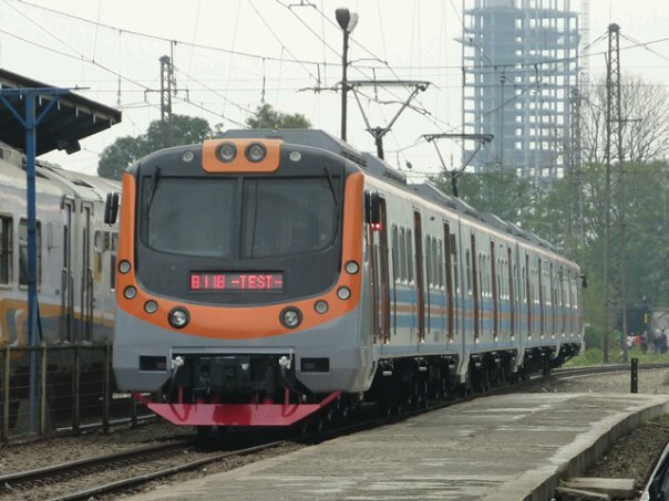 ジャボデタベク電気鉄道センター: JR East Seri 203 Batch MaTo 52F Dipindahkan ke Dipo ...