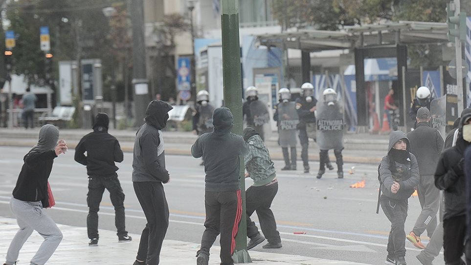 ΠΕΔΙΟ ΜΑΧΗΣ ΤΟ ΚΕΝΤΡΟ... ΒΙΝΤΕΟ από τα μπάχαλα των άπλυτων φοιτητών και ...