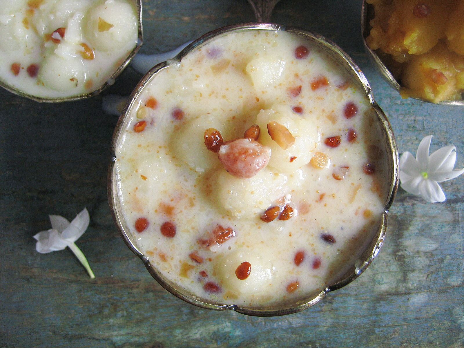 madhuri's kitchen: Nuvvula Undrallu / chavithi