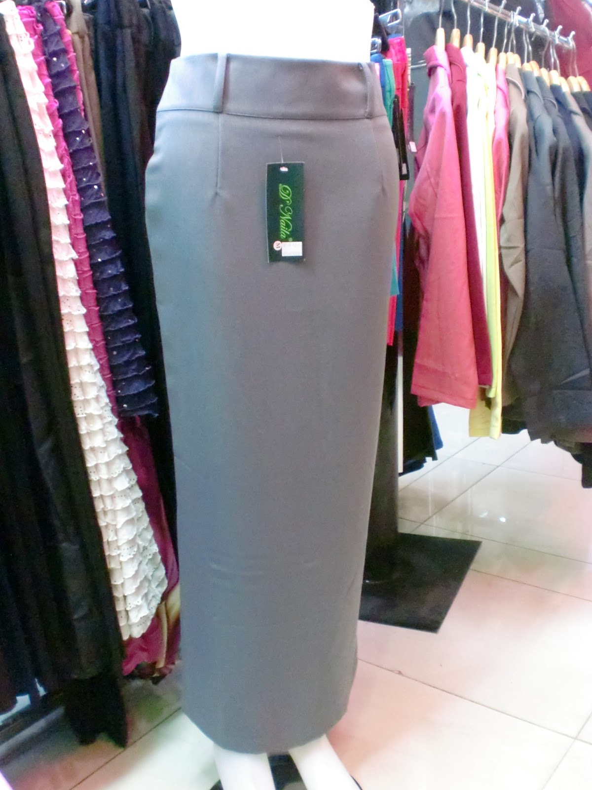 Kombinasi Yang Cocok Untuk Rok Span Panjang