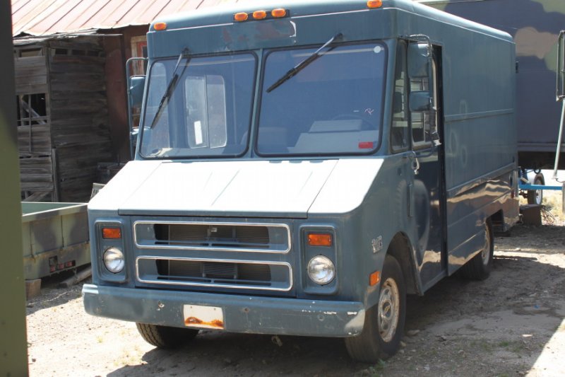 Chant du Départ: Riding the Line Truck