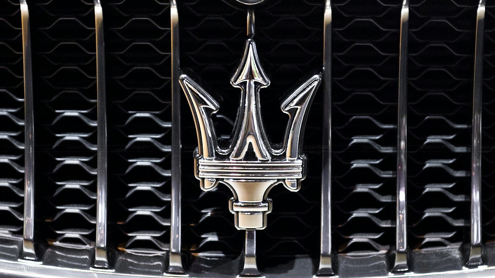 Azzaxy: Maserati Logo
