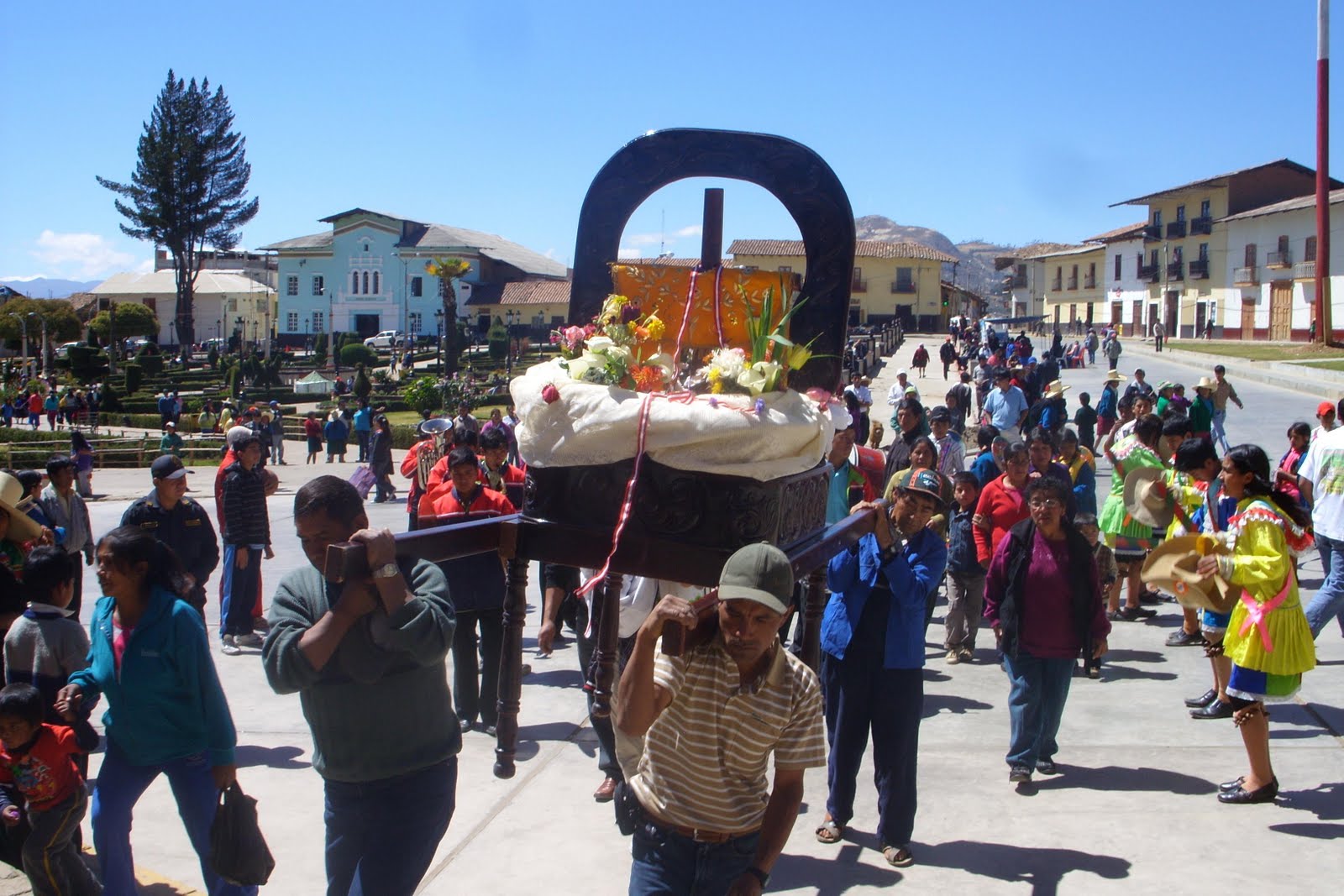 Periódico El Nuevo Halcón: HUAMACHUCO RINDE HOMENAJE A LA SANTÍSIMA ...