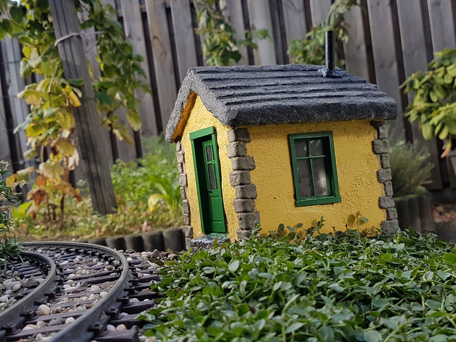 A Small Garden Railroad: Construction of a small lineside building
