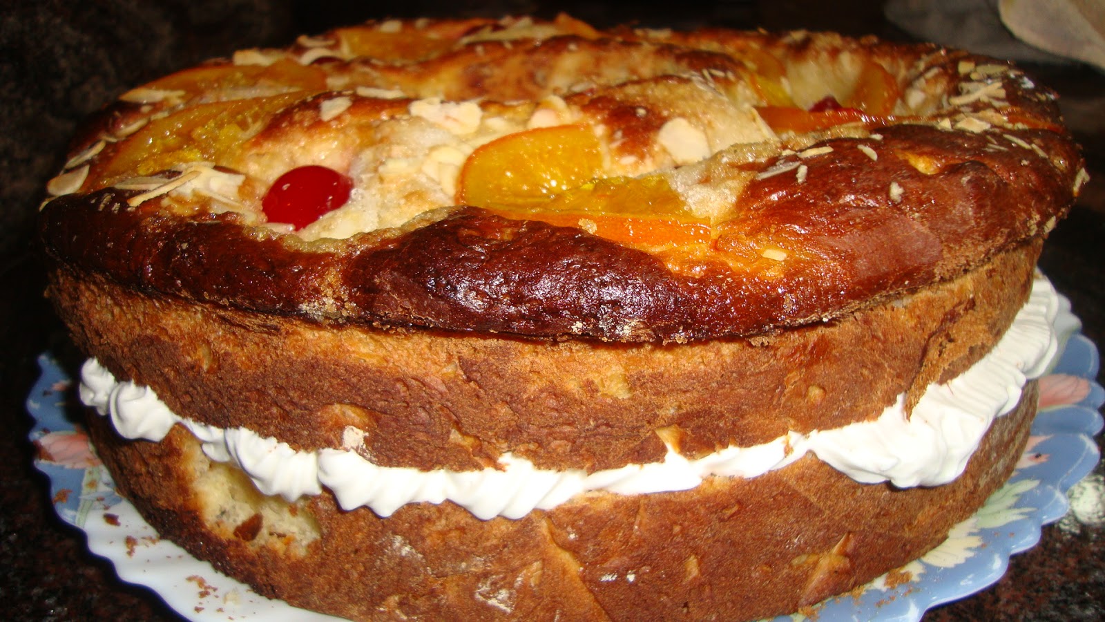 Postres, panes y delicatessen saladas