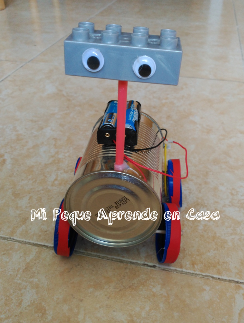 Mi Peque Aprende en Casa: Robot Explorador con elementos Reciclados