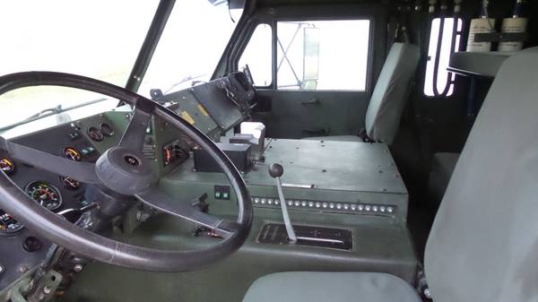 Military Fuel Truck Model 2000 Oshkosh M1070 Tractor Truck - armsembargo