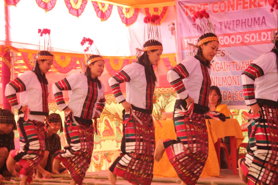 10 Fascinating Tribes with a Headhunting History