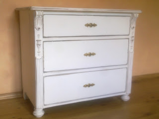 "Antyki"Robert Granda: Malowane meble