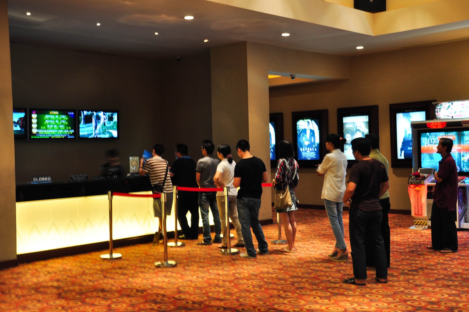 Aloha From Singapore!: 1 Hour younger in Batam!