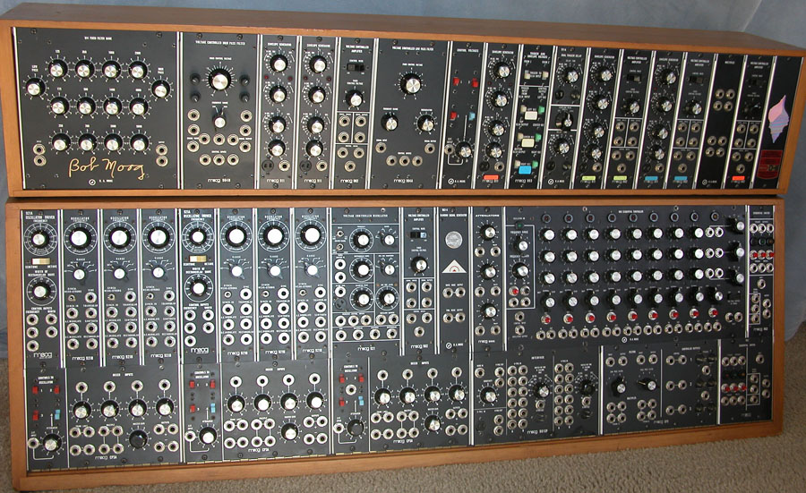 fly me to the moog: MOOG MODULAR