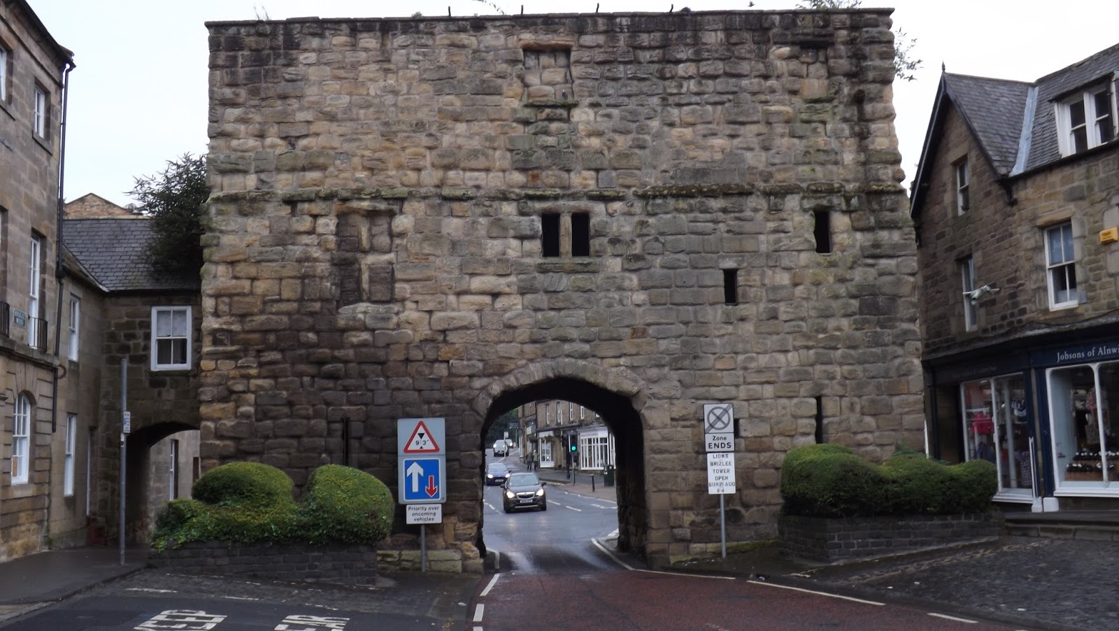 The castles, towers and fortified buildings of Cumbria: Alnwick town ...