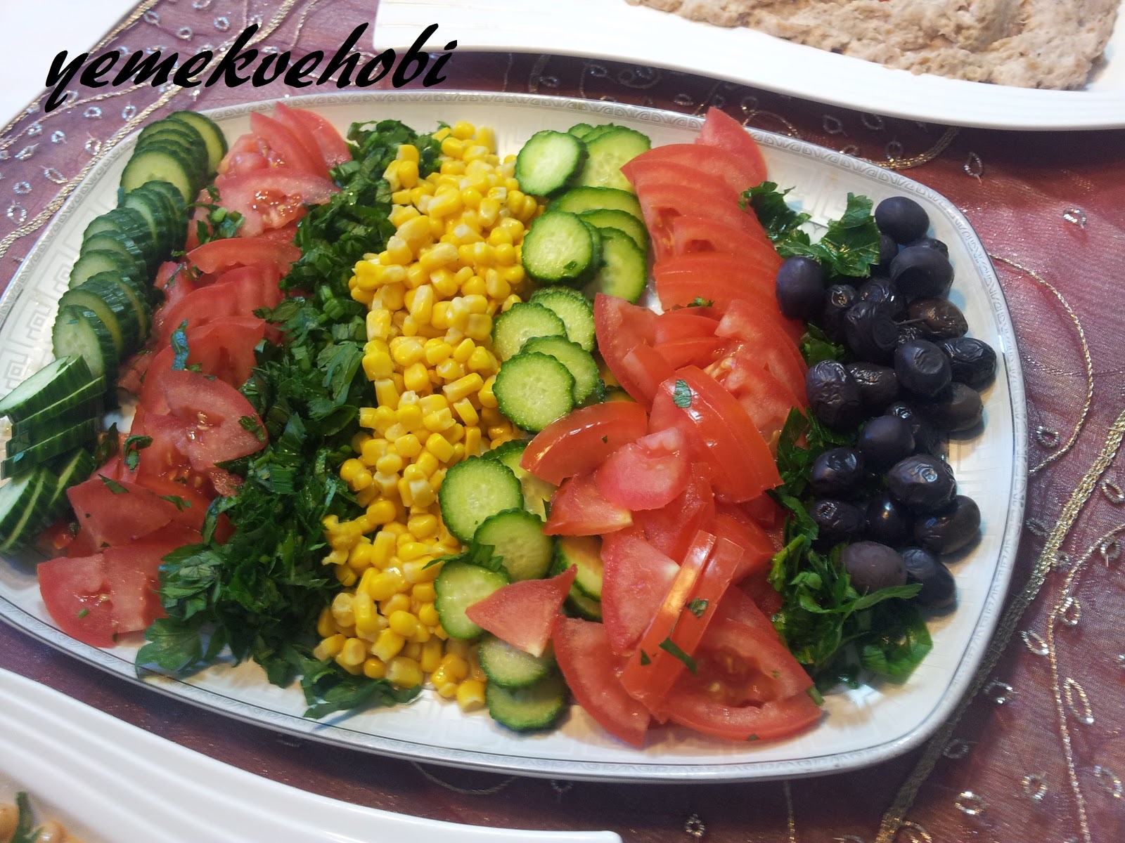 yemek ve hobi : salata misirli zeytinli