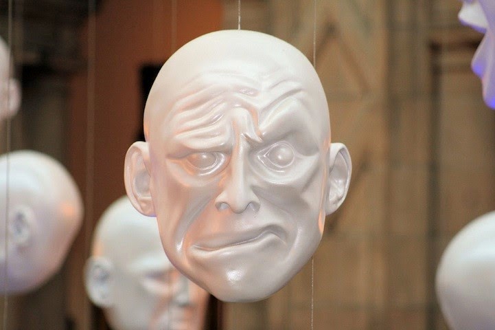 Helena Cooling: Floating Heads!