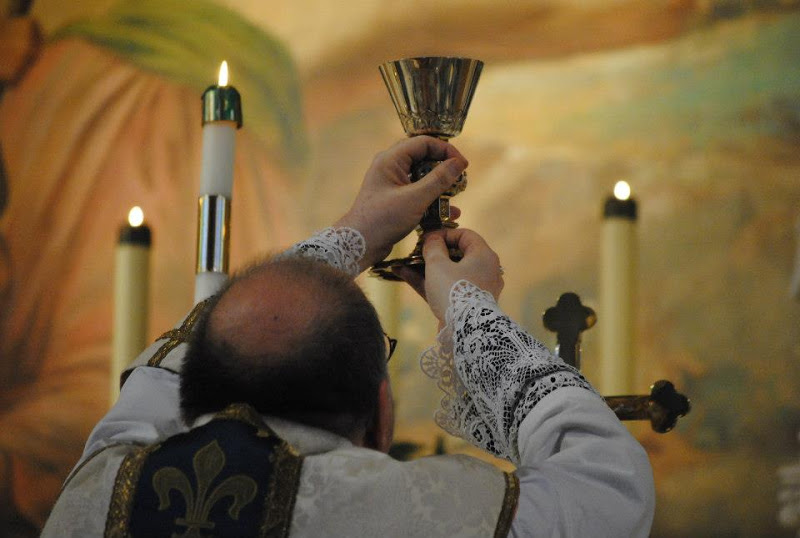 CATHOLICVS: Bendición de las velas, procesión solemne y Santa Misa ...
