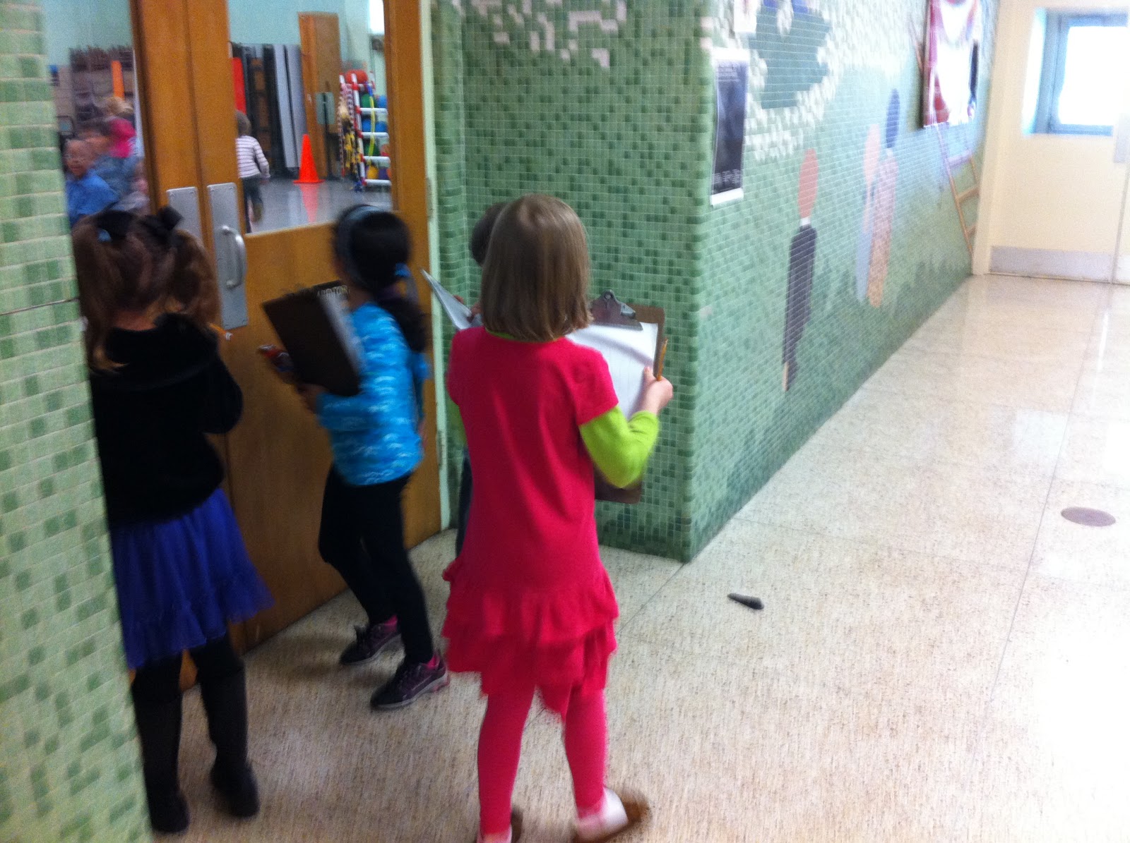 Ridgley's Kinder Kids! : We are going on a VERB Hunt!