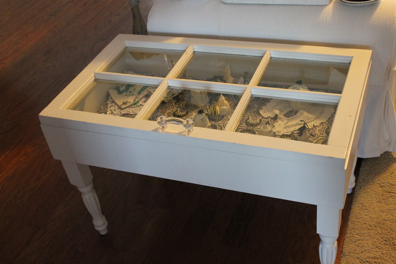 Dens gens Creatifs: BELEEK IN SHADOW BOX COFFEE TABLE