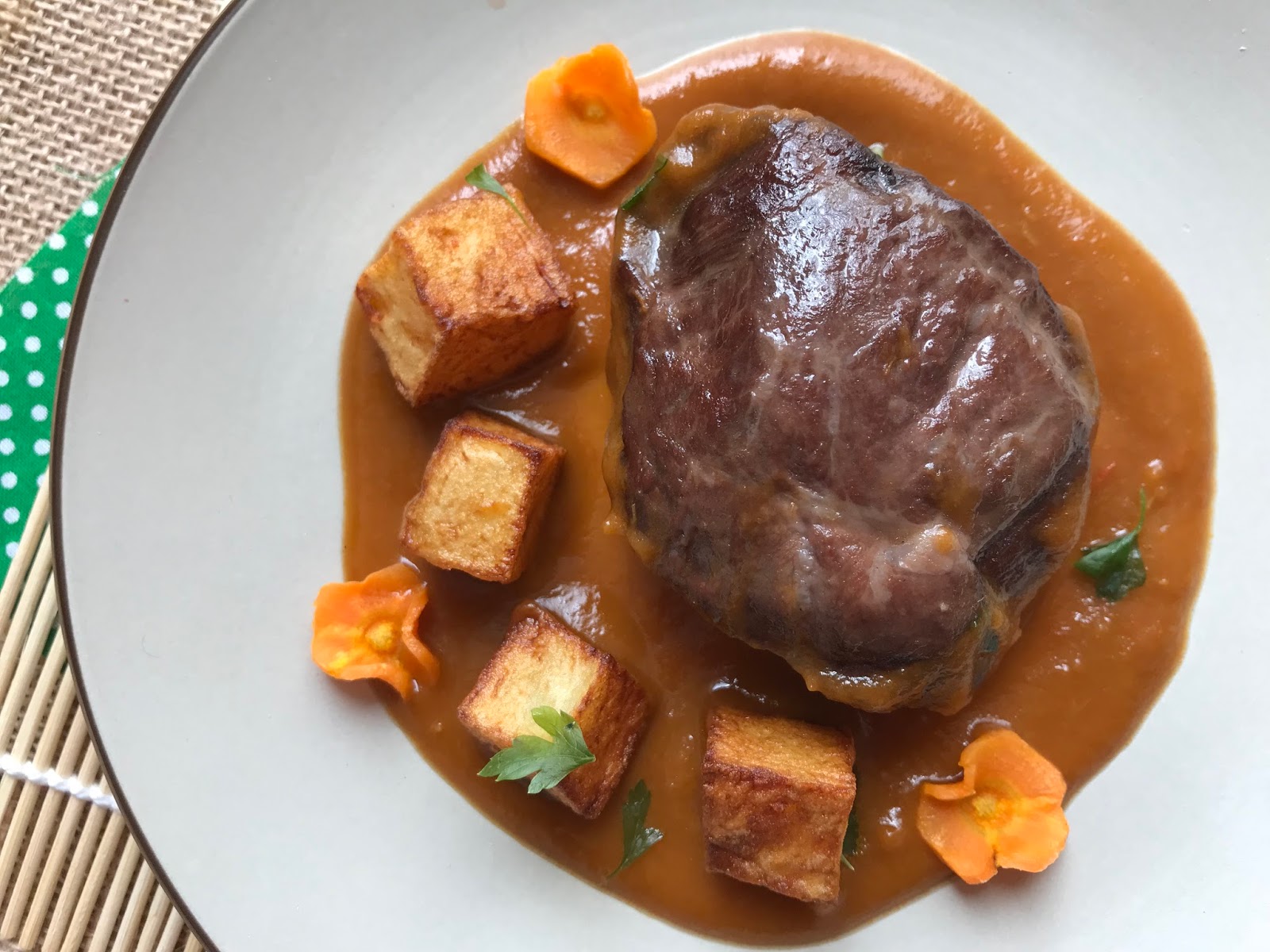 Carrilleras de cerdo al vino tinto. Cooking the Chef