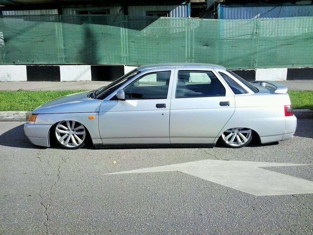 Spotted...cars in Moscow: Lada 110 Lowered