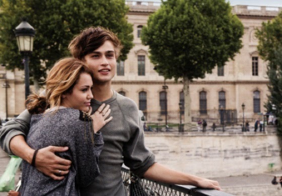 Poster y Tráiler de la nueva película de Miley Cyrus: 'LOL' | Zz ...