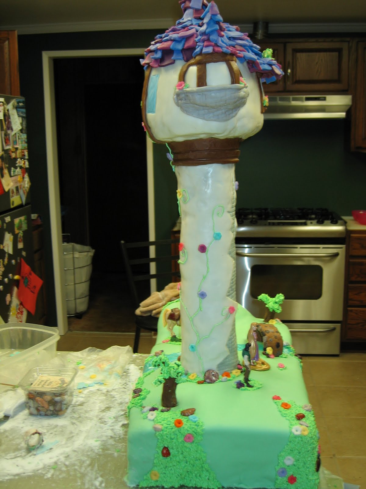 The Lennertz Six: "Tangled" tower Birthday cake