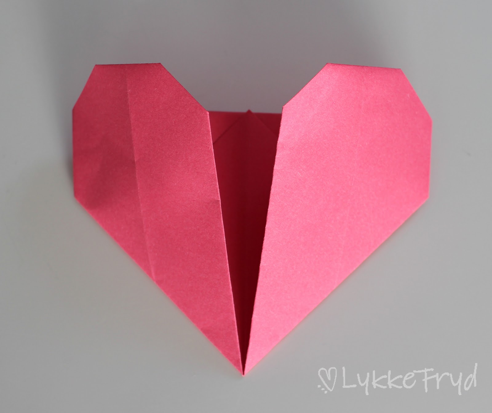 Lykkefryd: {Gjør det selv} Bretting av papirhjerter
