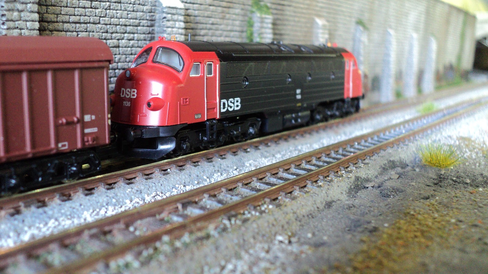 quinntopia - An N Scale blog: Locomotive Roster: Kato K2882; DSB Class ...
