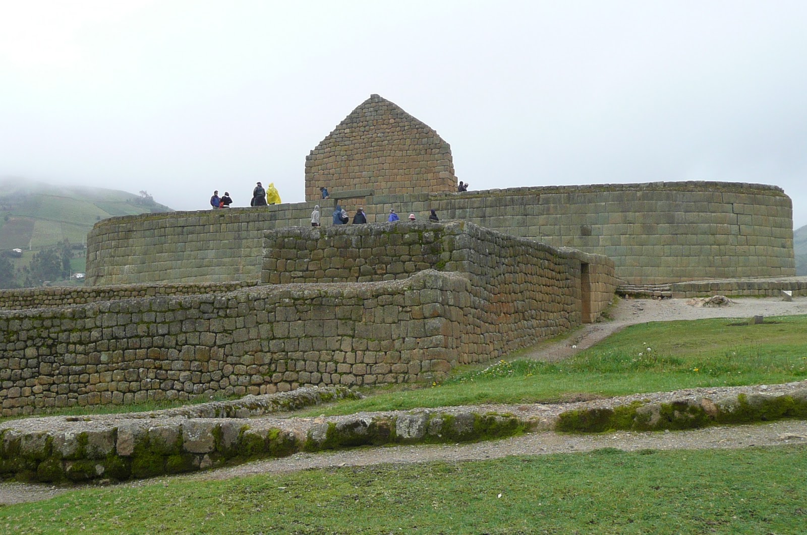 Julie & Harold Head to Ecuador: Inca “trails” in Ecuador