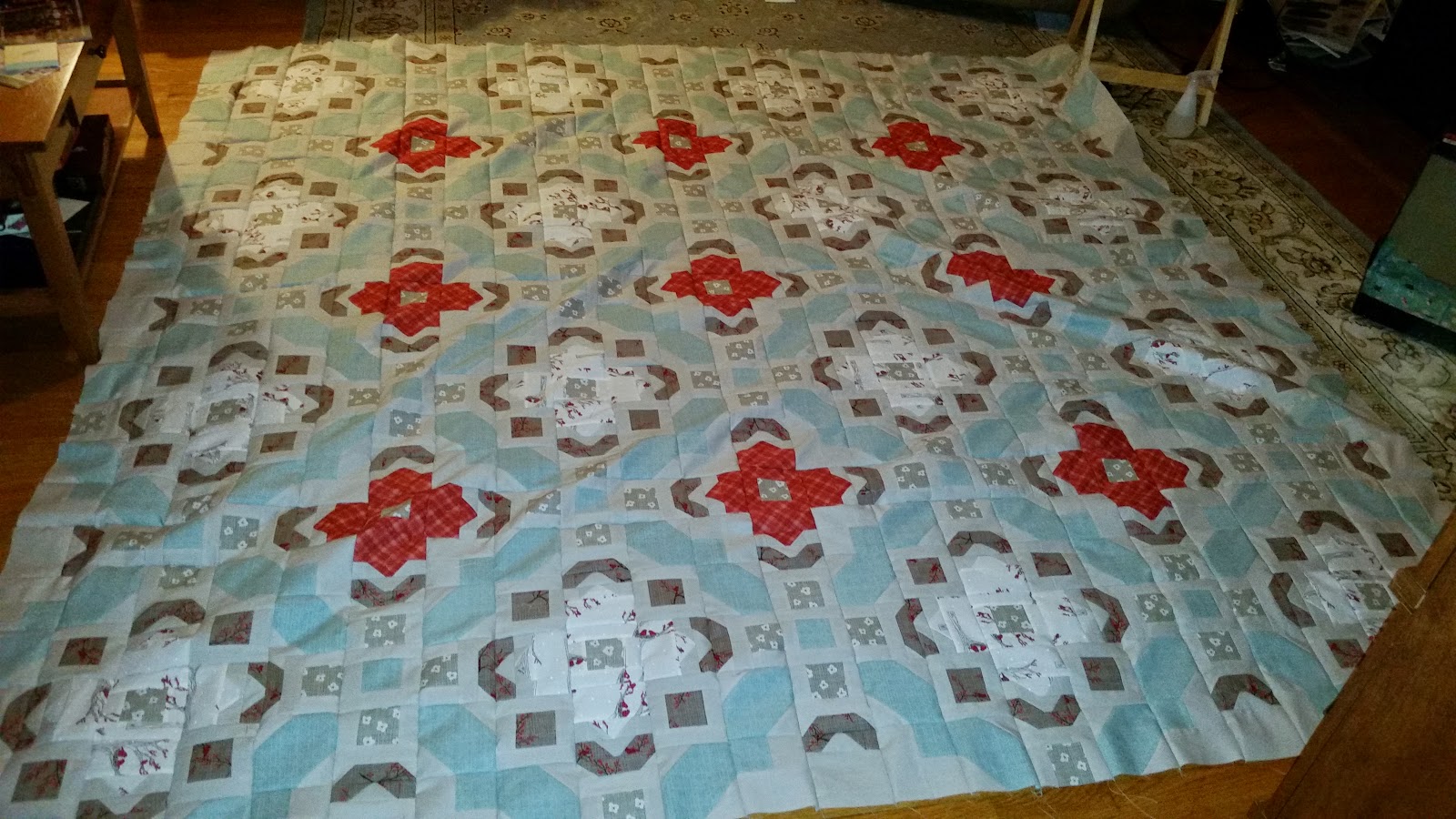Life on Fluke Ln: Finished Queen-sized Aspen Glow quilt top!