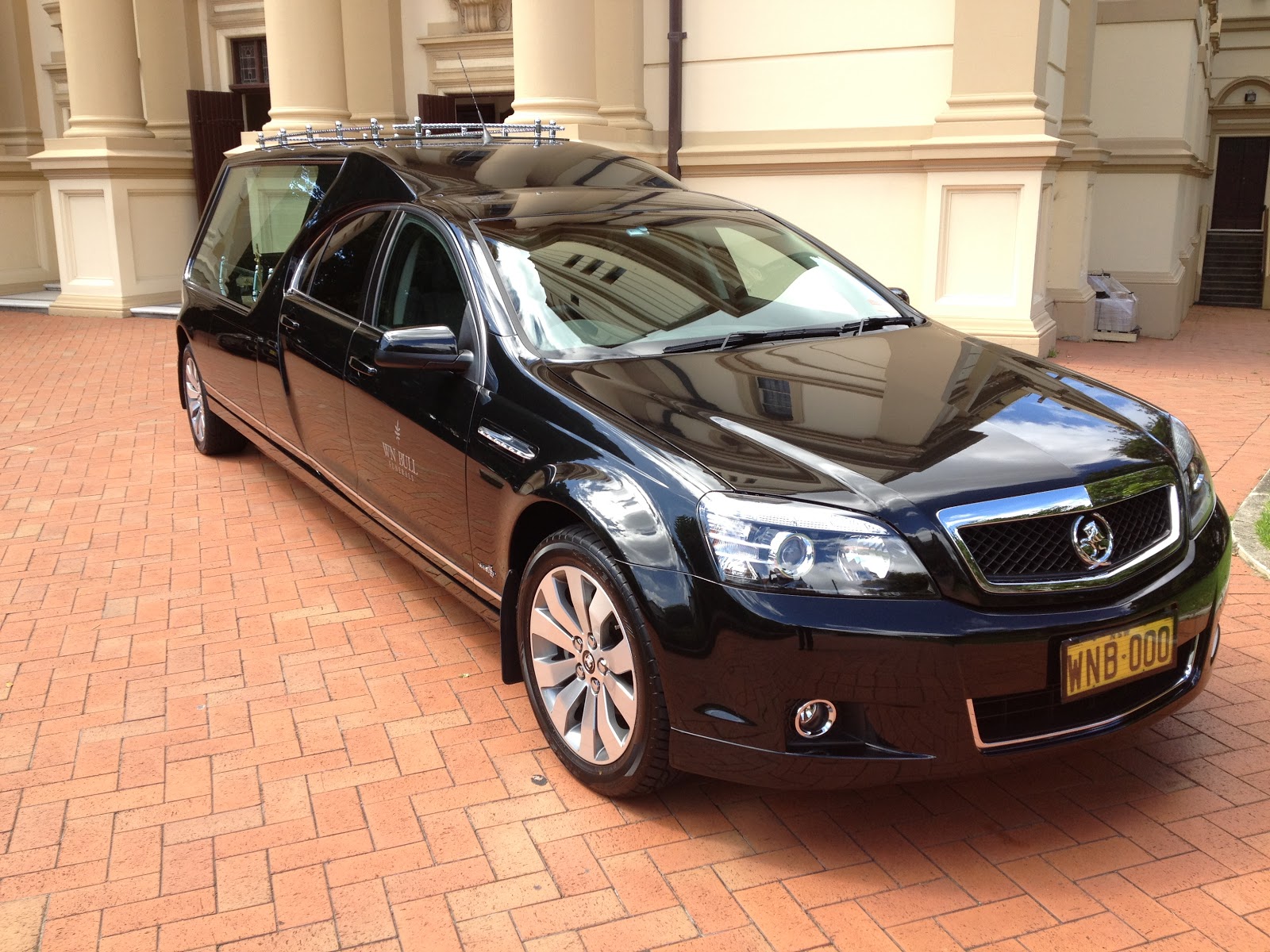 The Other Side Of Funerals: The Hearse - Telling them apart