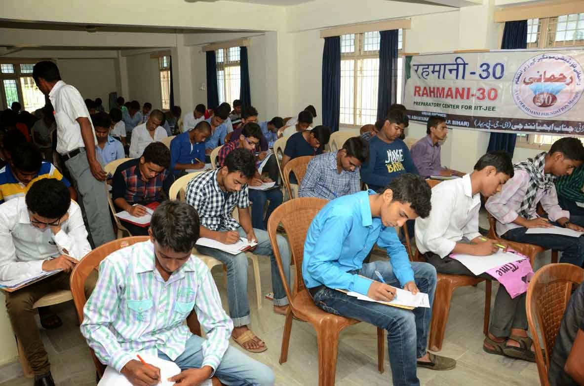 View Patna: Hundreds appear in selection test of Rahmani 30