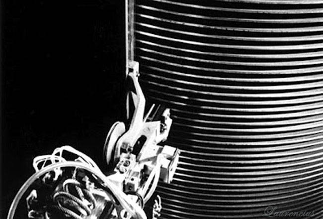 IBM RAMAC 305: Komputer Dengan Hard Disk Pertama - Laurencius