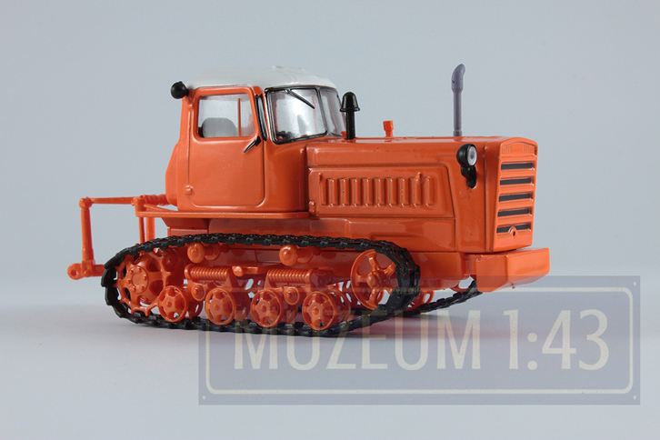 DT 75 1:43 Hachette - Muzeum 1:43