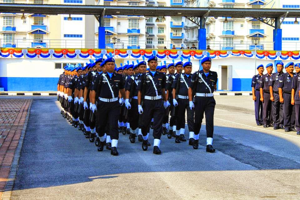 Sejarah Konflik & Militer: Firefight at Sea - Pirates vs Marine Police ...