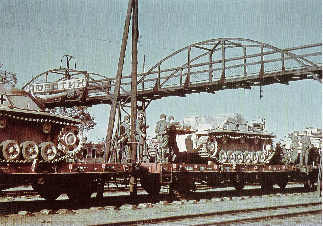 Third Reich Color Pictures: Panzerkampfwagen (PzKfw) ) III in Color