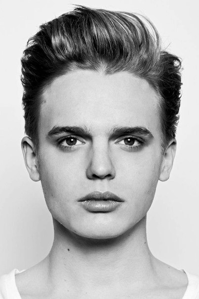 LOS INDOMABLES: James Varley