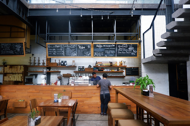 LIVINGSTONE CAFE & BAKERY, PETITENGET, BALI - Icha Khairisa