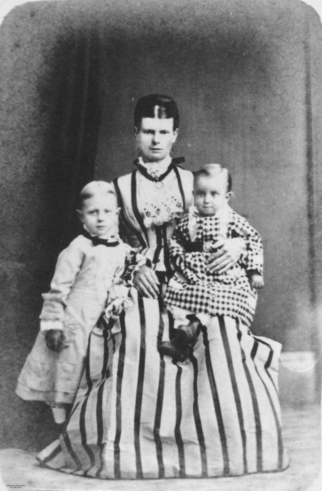 Victorian Motherhood – Lovely Photos of Mothers with Their Children in ...