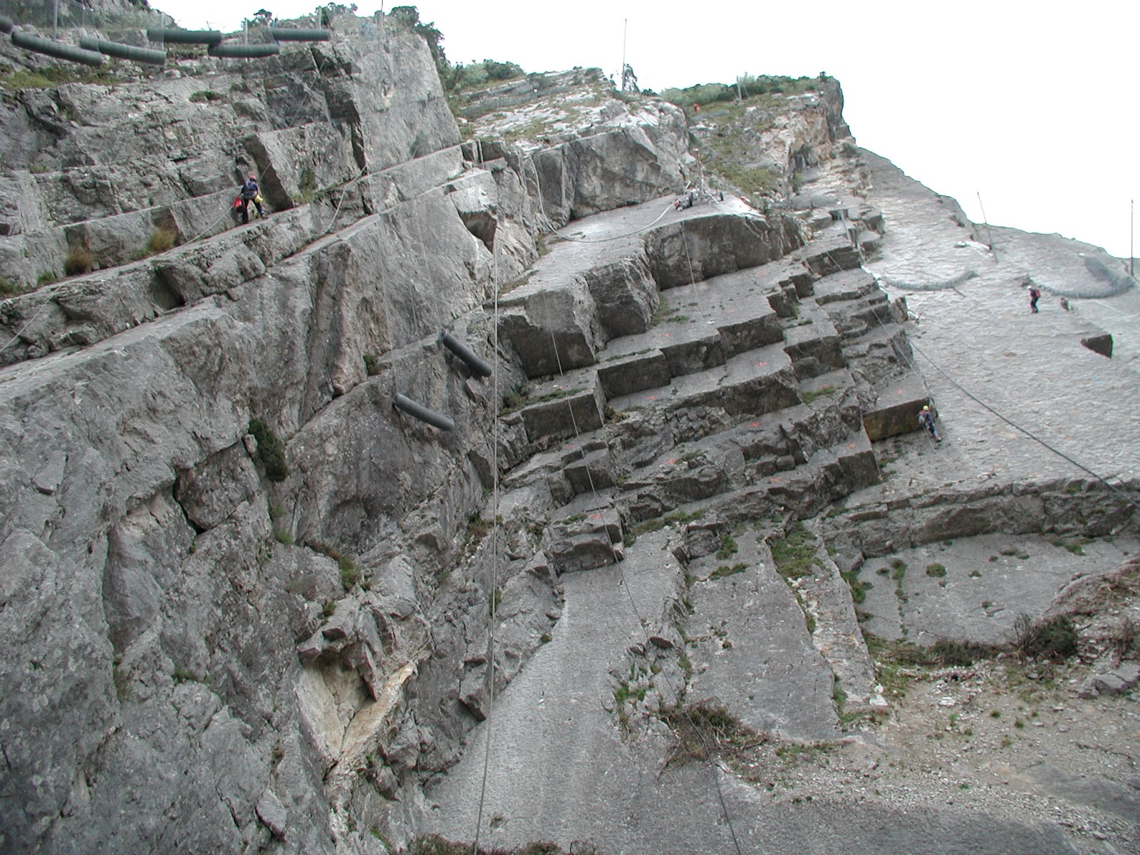 HOW TO DESCRIBE ROCK MASS CHARACTERISTICS ON SITE? - Indian Minerology